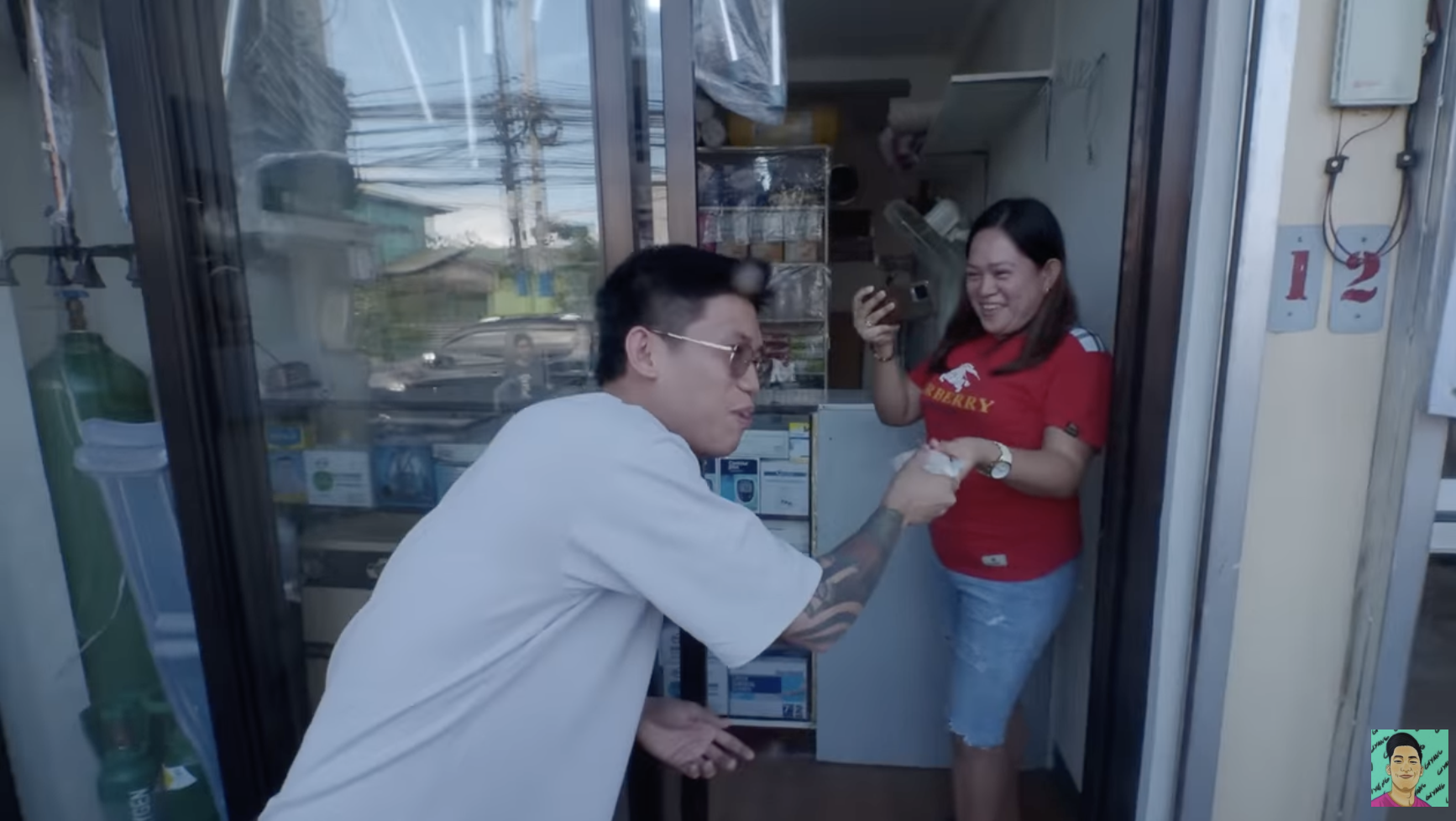 Junnie Boy Gives Away ‘Free Taste Burger’ as he Marks Partnership with ‘Burgeran’ - ViyLine ...